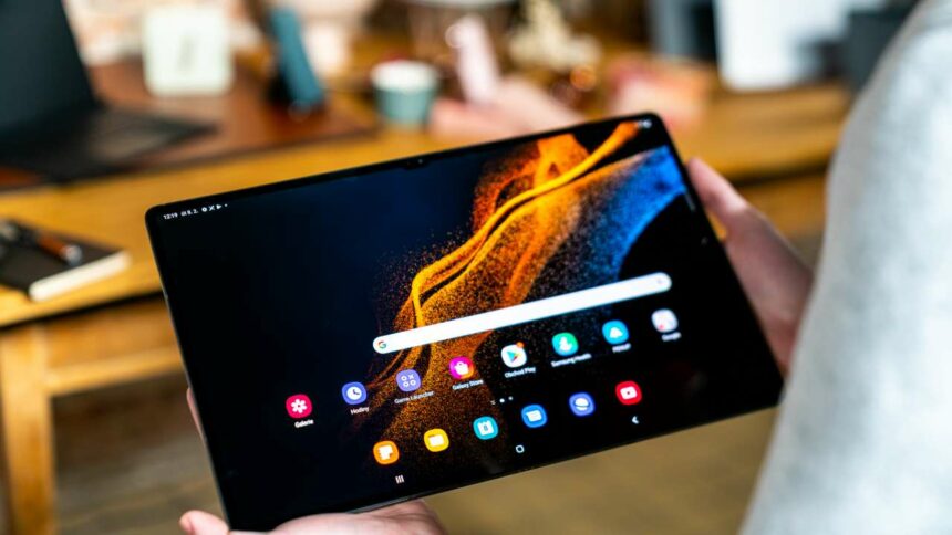 Carrier-locked Galaxy Tab S8+ 5G updated to December 2023 patch in the US