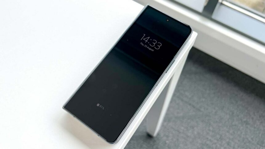 Galaxy Z Fold 4 AOD: How To Use Always On Display